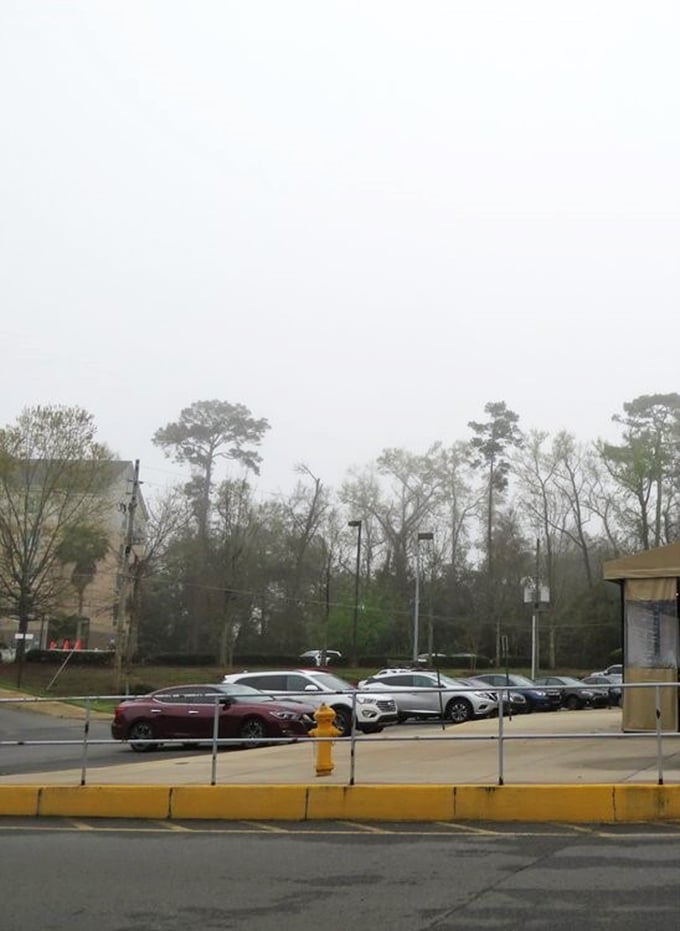 A full parking lot at a breakfast joint is like a standing ovation before the show even starts—the surest sign you've made a wise dining decision.