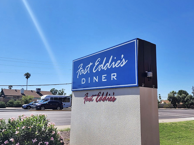 The sign that's guided hungry Phoenicians through desert heat and perfect winters alike—a blue beacon of breakfast promise on the horizon.