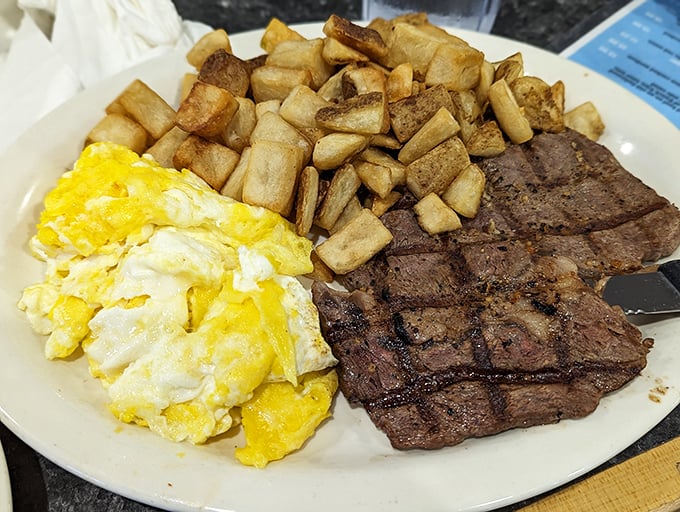 An omelet that's seen things—namely every vegetable in the kitchen. Paired with home fries so perfectly crisp they deserve their own fan club.