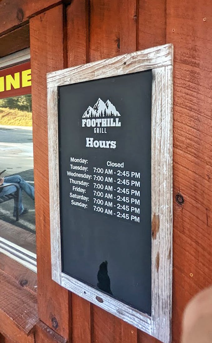 These hours are worth committing to memory—your stomach will thank you for the advance planning.