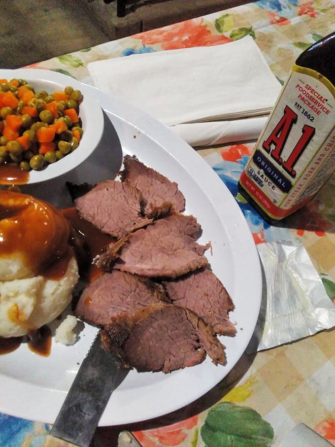Perfectly sliced tri-tip with all the fixings—proof that Bakersfield knows its beef as well as its seafood.