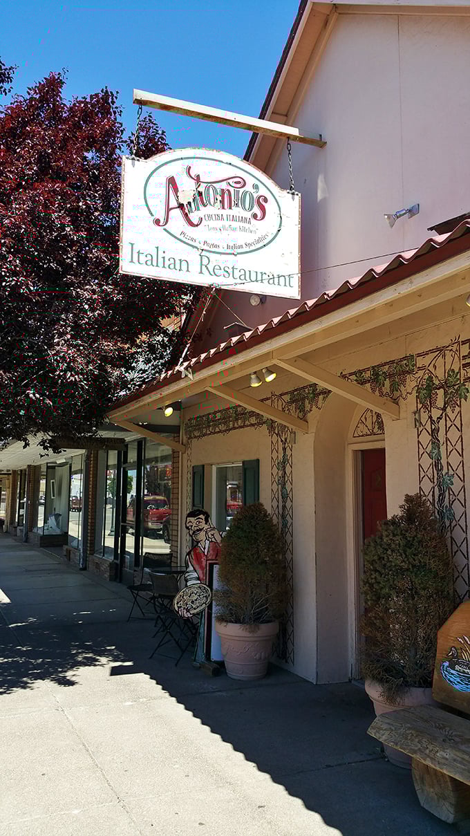 Antonio's brings Italian cuisine to the high desert. Who says you need to pay big-city prices for authentic pasta?