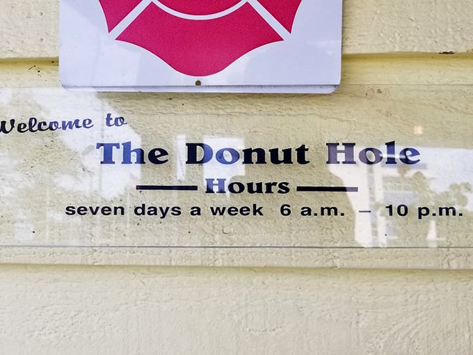 Open seven days a week from dawn till dusk—because cravings for homestyle cooking don't take days off either. 