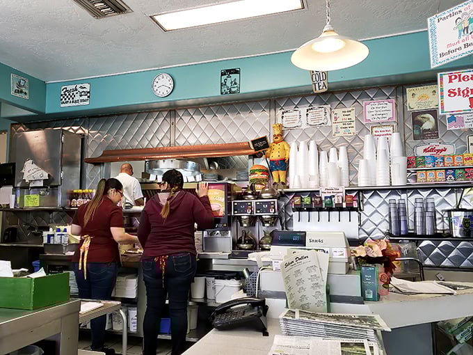 The breakfast ballet in action – where efficiency meets the kind of care chain restaurants forgot existed.