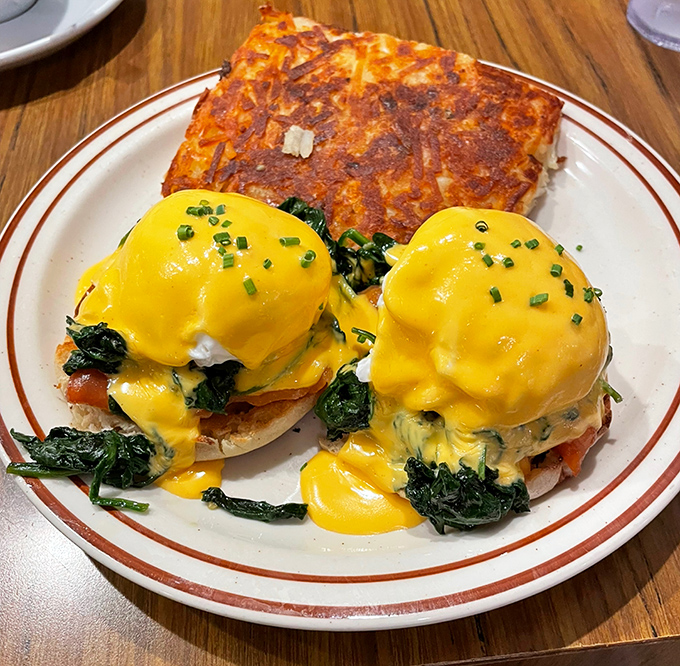 Eggs Florentine that Sir Laurence Olivier himself would applaud—perfectly poached eggs in hollandaise with spinach playing the supporting role.