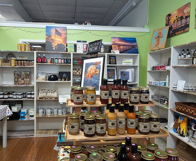 The country store section offers jams and jellies for those who want to take a taste of Colonial Room home—edible souvenirs beat refrigerator magnets any day.
