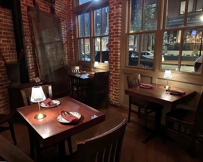 Intimate corner tables bathed in warm lamplight create the perfect setting for first dates or fiftieth anniversaries – romance speaks all languages here.