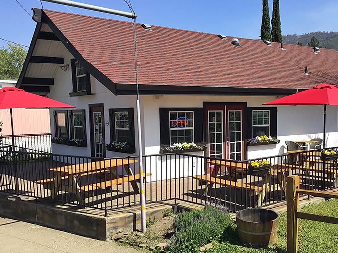 Charming bistro with outdoor seating where conversations flow as easily as the local wine. No reservations required – in more ways than one.