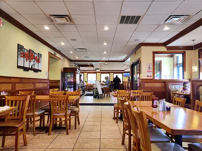 Spacious, unpretentious, and welcoming – the dining room embodies the diner philosophy that good food belongs to everyone.