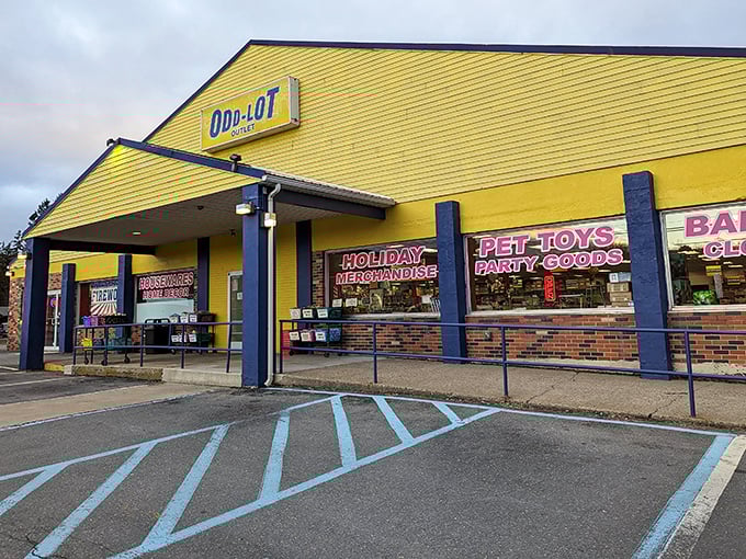The bright blue parking lines seem to say, "Park here and prepare for colorful bargains inside!" The Poconos' most cheerful building.