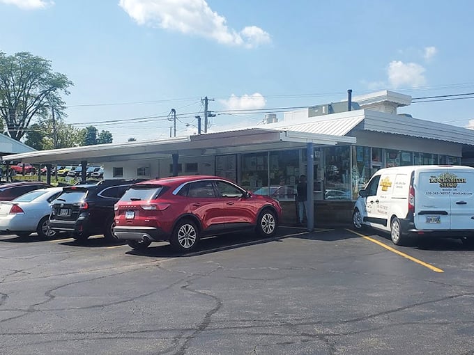 Cars line up like eager fans at a concert – except here, the headliners are burgers, fries, and soft serve that never disappoint.
