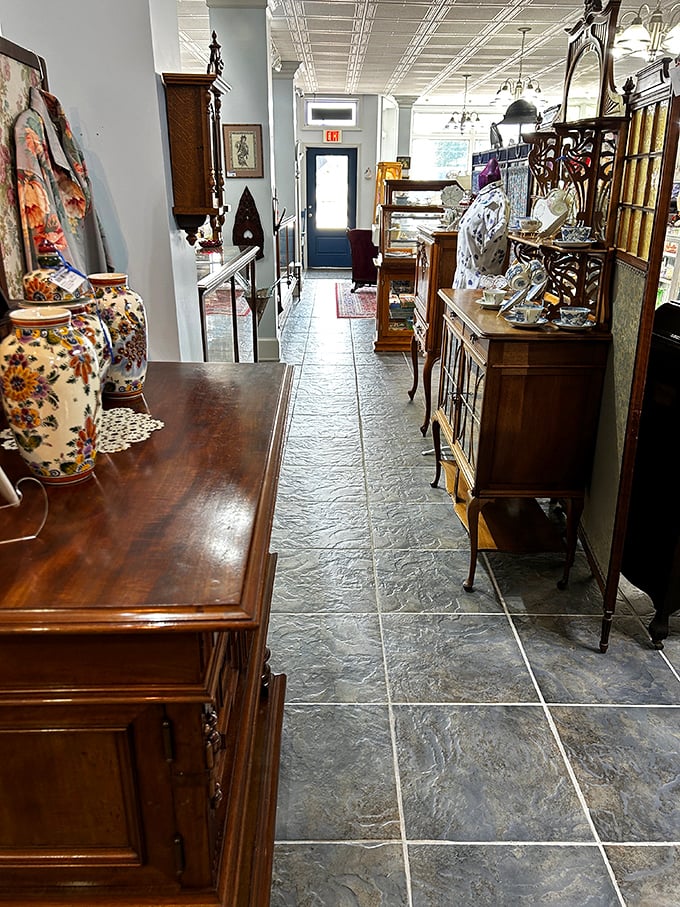 Narrow pathways lined with treasures create the perfect treasure-hunting experience. Indiana Jones never had it this good—or this organized.