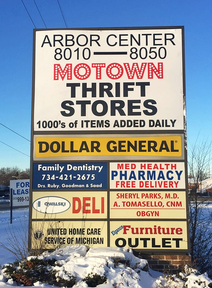 The sign promises thousands of daily additions – mathematical proof that return visits are absolutely necessary.