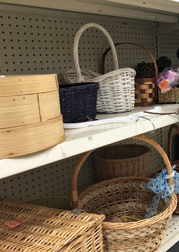Basket bonanza! These woven wonders await new purposes—from picnic companions to creative storage solutions for the organizationally challenged.