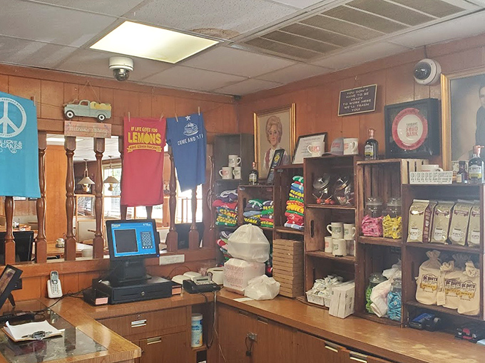The counter area – part retail therapy, part pancake mission control. Where breakfast memorabilia meets practical pancake operations.