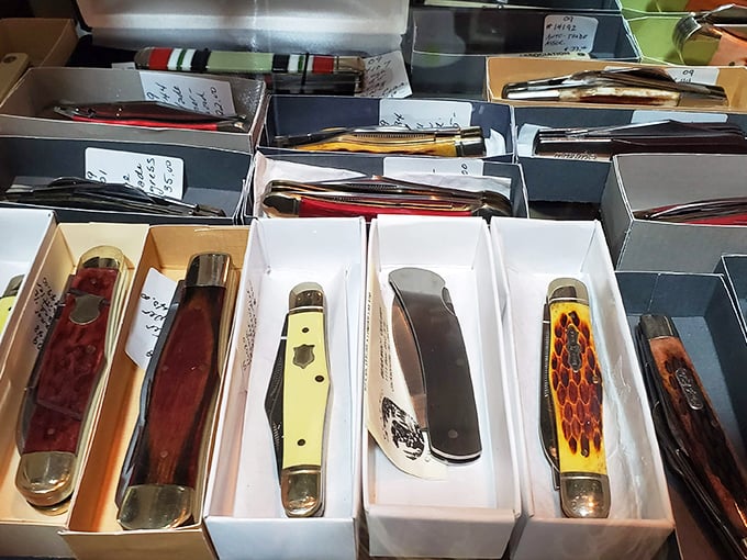Pocket knives with handles of bone, wood and horn – everyday tools from an era when men carried such things and knew how to use them.