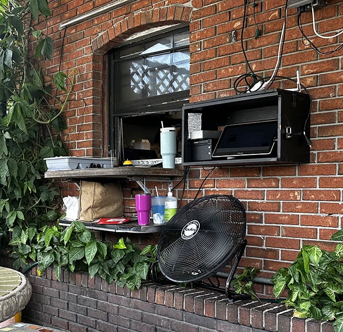 The outdoor service window—where summer dreams and cold drinks come together. Florida's version of al fresco dining.