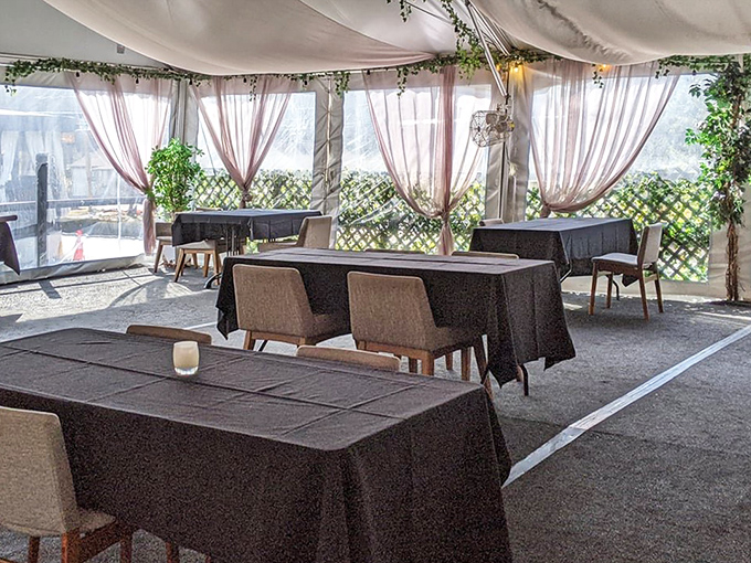 Outdoor dining with just the right amount of romance – those flowing curtains are practically auditioning for a lifestyle magazine.