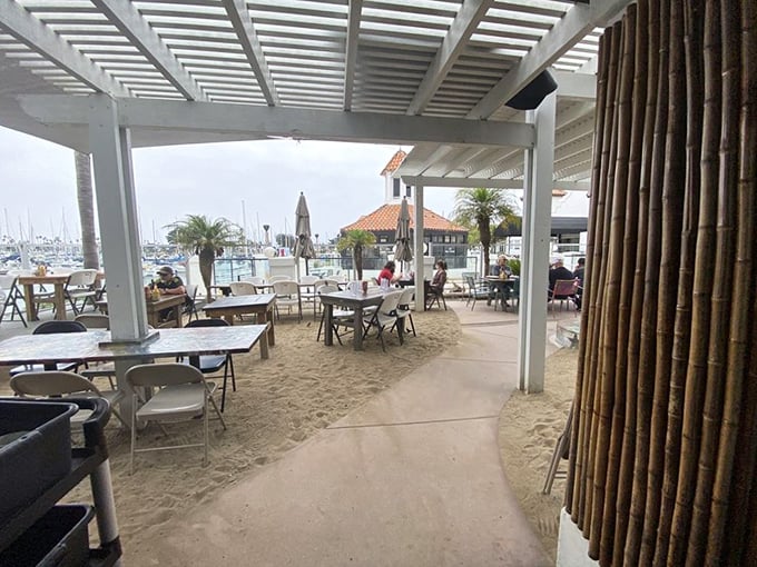 Sand between your toes and breakfast on your plate – the outdoor seating area offers the full California dream experience.