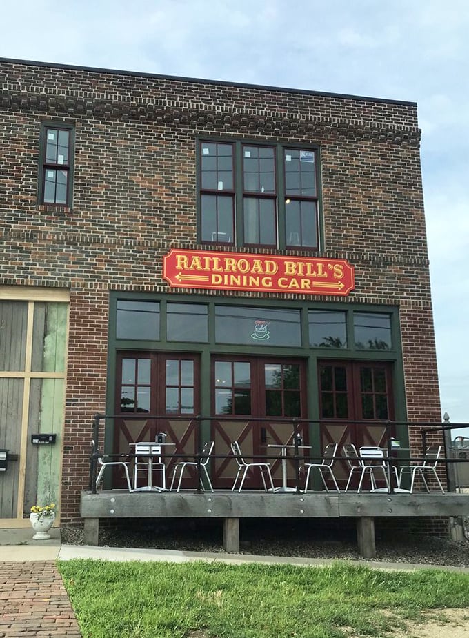 On sunny days, these outdoor seats become the hottest real estate in Des Moines—perfect for people-watching while savoring your breakfast bounty.