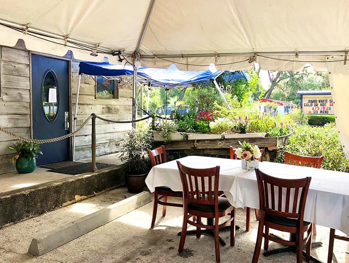 Outdoor dining under a canopy with lush greenery nearby—because sometimes fresh air makes seafood taste even better.