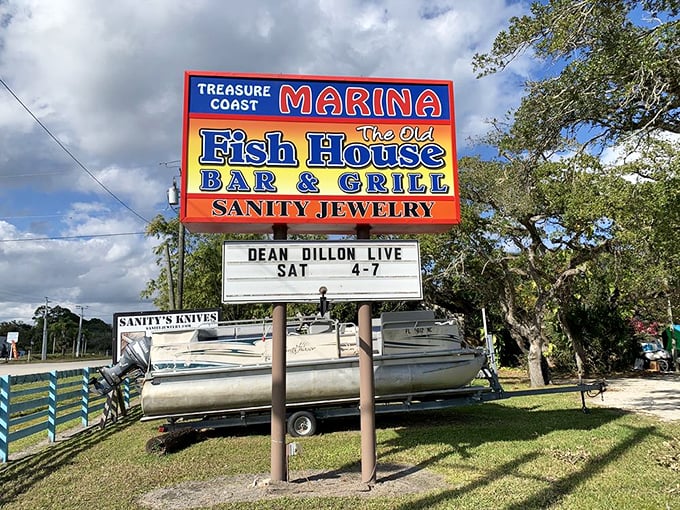 The roadside sign promises live music and fresh seafood—Florida's version of "if you build it, they will come" actually works.