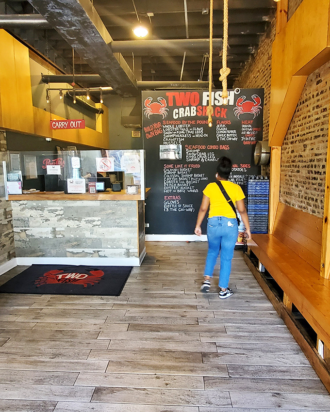 The anticipation builds as you enter – like waiting for the curtain to rise on a Broadway show, except the stars are crustaceans.