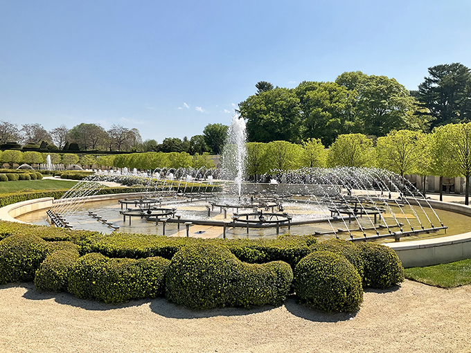 This circular fountain creates a hypnotic water ballet that's better than anything you'll see on Broadway—and the performers never complain about their dressing rooms.