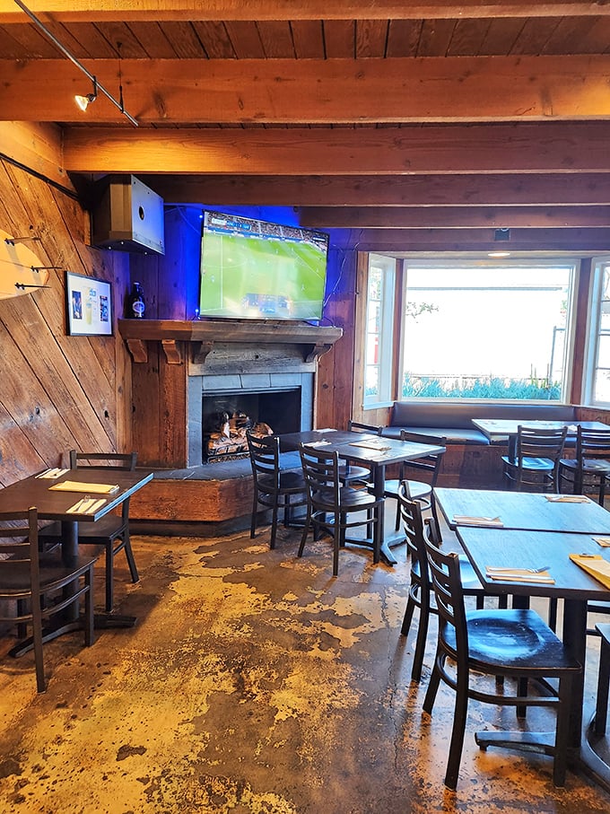 Rustic wooden walls, exposed beams, and a fireplace create the perfect maritime hideaway. The kind of place where seafood stories are told and appetites are gloriously satisfied.