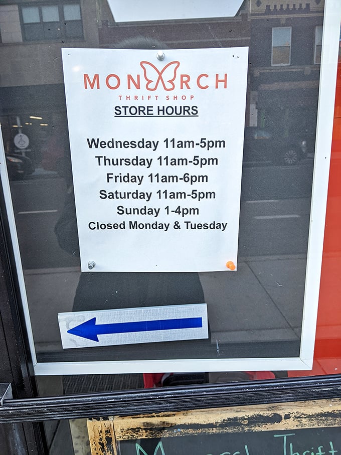 The roadmap to thrifting success—store hours clearly posted for planning your bargain hunting expeditions. Sunday afternoons were made for this.