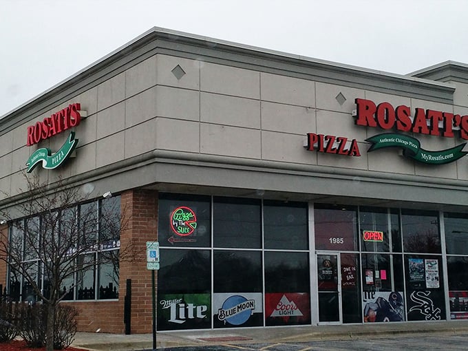 Another view of the Rosati's exterior – a beacon of hope for the hungry in Yorkville. Those windows have witnessed countless pizza cravings satisfied.