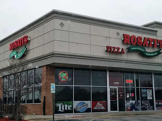 Another view of the Rosati's exterior – a beacon of hope for the hungry in Yorkville. Those windows have witnessed countless pizza cravings satisfied.