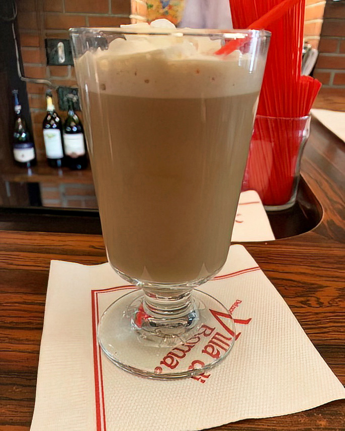 Italian coffee served with respect—the perfect curtain call to a meal that reminds you why some restaurants become institutions rather than just places to eat.