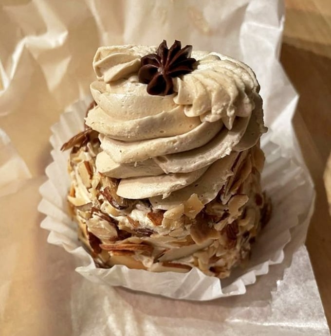 This mocha bell pastry doesn't just ring—it sings. The combination of coffee and chocolate is like a duet between Pavarotti and Sinatra.