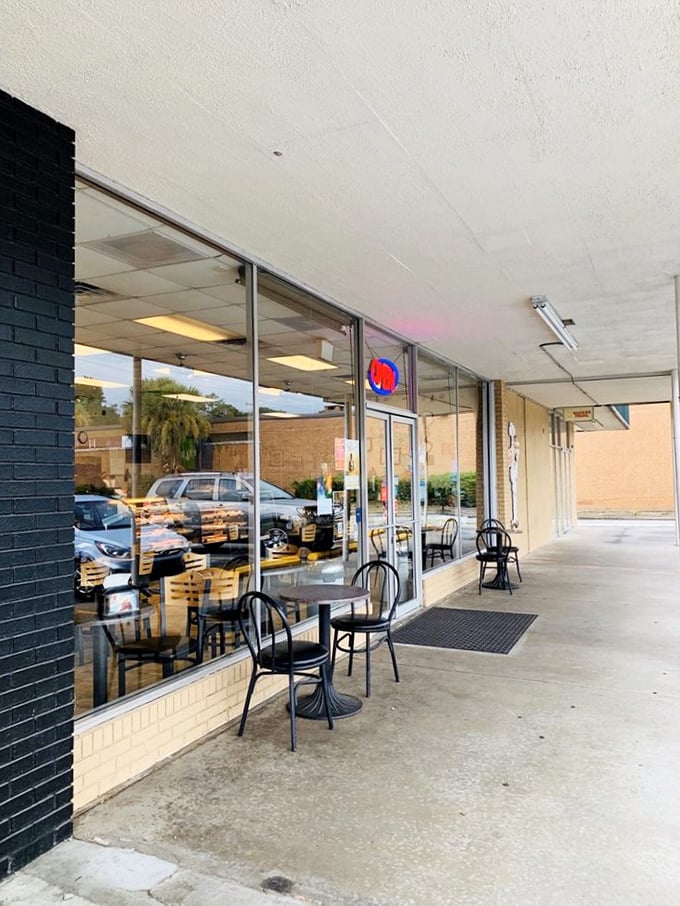 Even the outdoor seating has a no-nonsense charm – because when the donuts are this good, who needs fancy furniture?