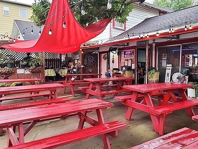 The outdoor seating area isn't just a place to eat—it's Houston's communal dining room where strangers become friends over shared burger appreciation.