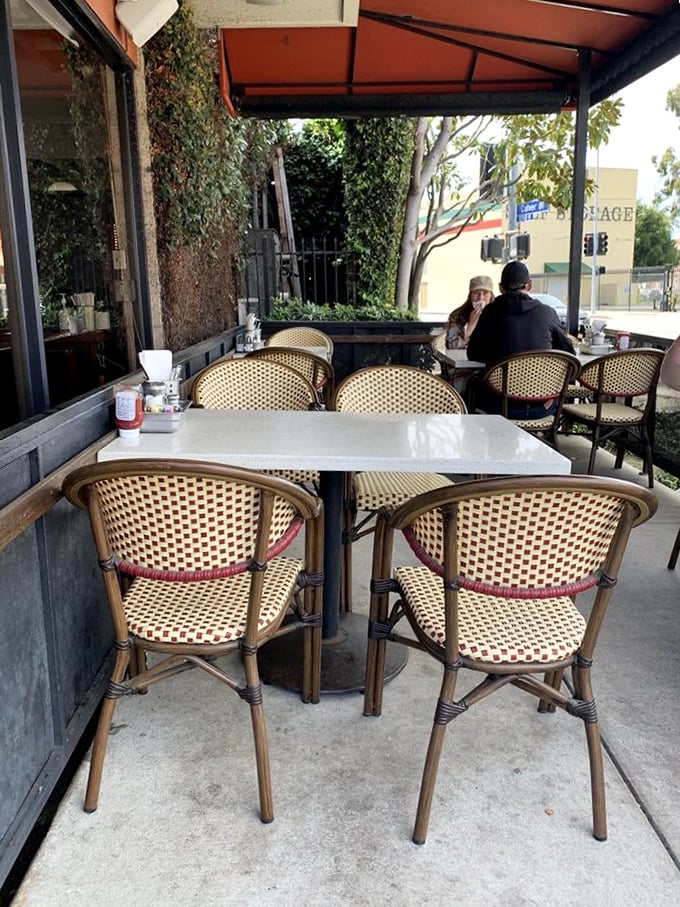 The outdoor seating area – where people-watching and egg-eating come together in perfect California harmony under filtered sunlight.