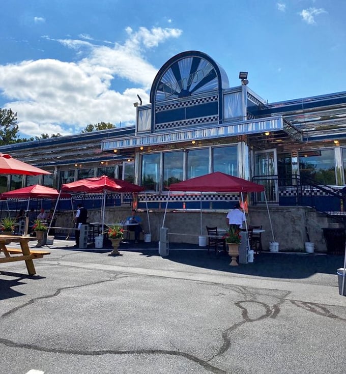 When Connecticut weather cooperates, the outdoor seating area offers fresh air with your fresh coffee—diner ambiance with a side of vitamin D.