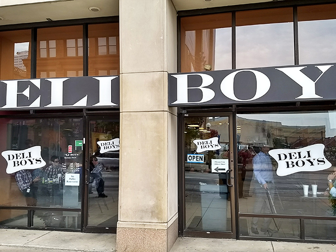 The exterior view that countless Columbus locals have come to recognize as their lunchtime salvation on particularly hungry weekdays.