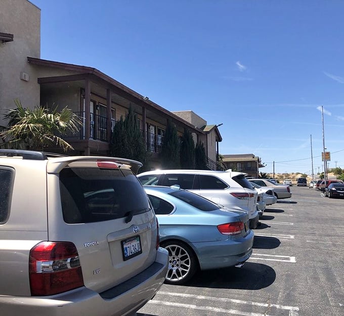 A full parking lot – the universal sign language for "The food inside is worth whatever wait you might encounter." Desert pilgrims have arrived!