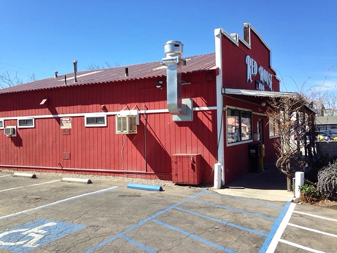 The humble parking lot doesn't hint at the flavor explosion waiting inside—like finding a diamond mine behind an ordinary door.