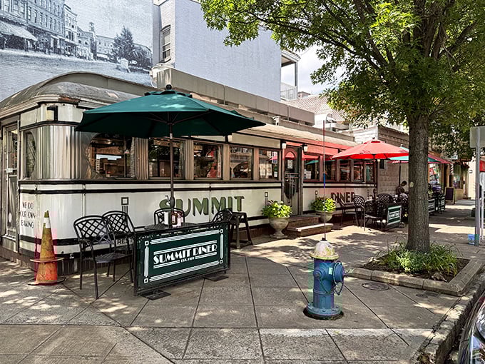 Sidewalk seating that transforms an ordinary morning into a European-style café experience—just with better pancakes and Jersey attitude.