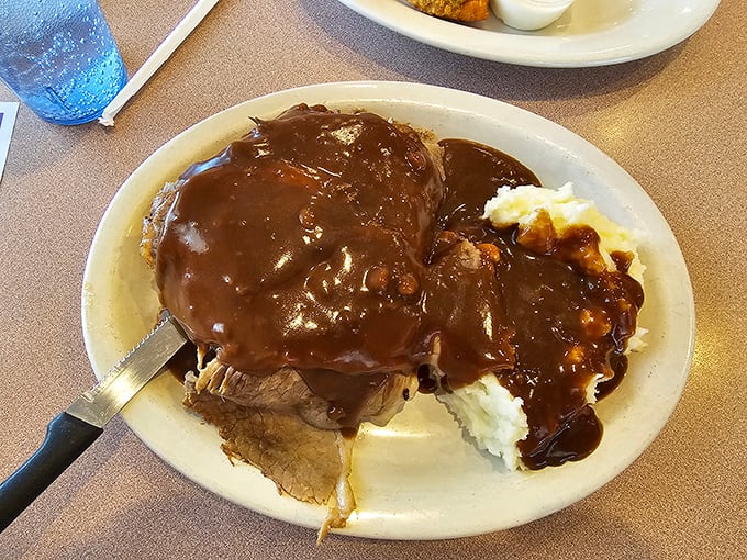 Roast beef swimming in gravy alongside cloud-like mashed potatoes – comfort food that hugs you from the inside out.