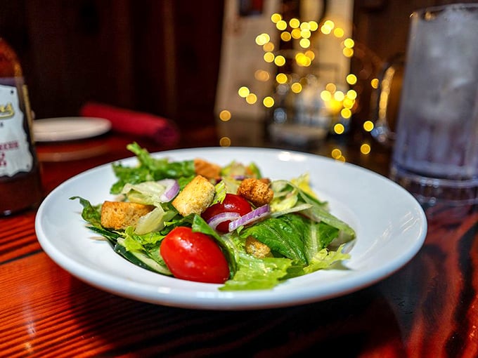 Even the salad at Cattlemens has purpose – a crisp, colorful prelude to the meaty symphony that follows.