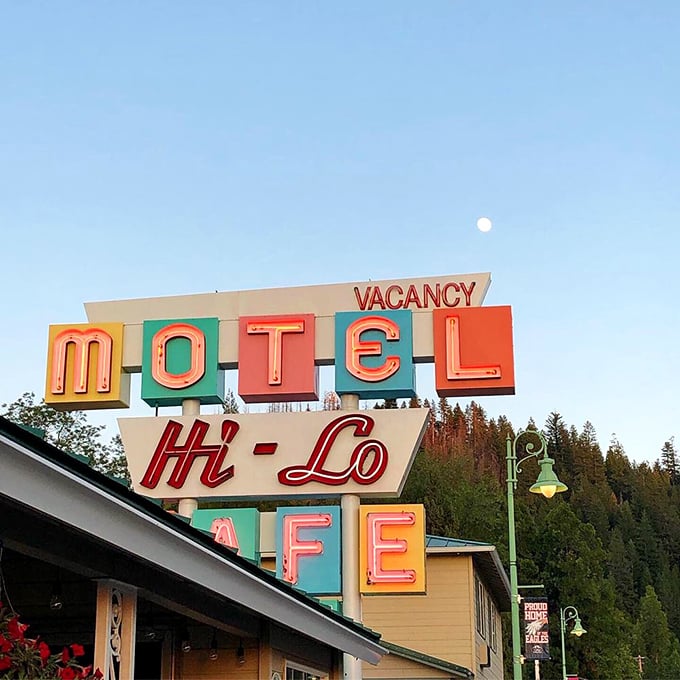 That neon sign doesn't just advertise—it promises. The kind of landmark that makes you hit the brakes on a road trip.