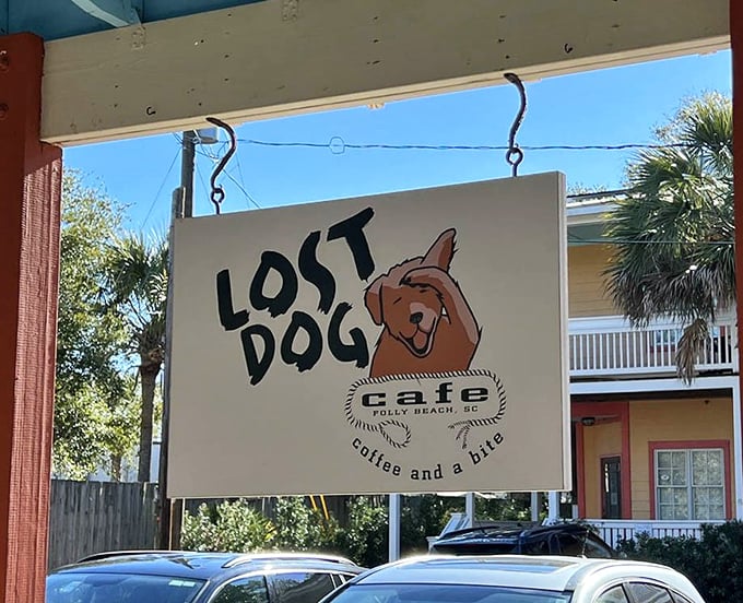 The sign that's launched a thousand selfies—featuring a happy pup that seems to say, "You've found the right place, now come get breakfast!"