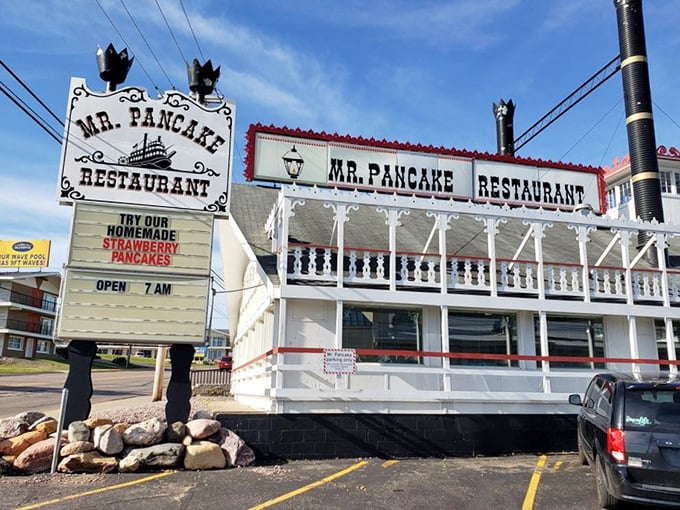 The white balconies and distinctive smokestacks give Mr. Pancake the aura of a breakfast riverboat permanently docked in a sea of syrup.
