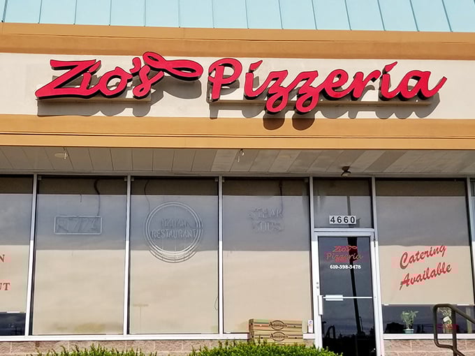 In the harsh light of day, Zio's sign promises Italian delights within. The red lettering practically sings "That's Amore!"