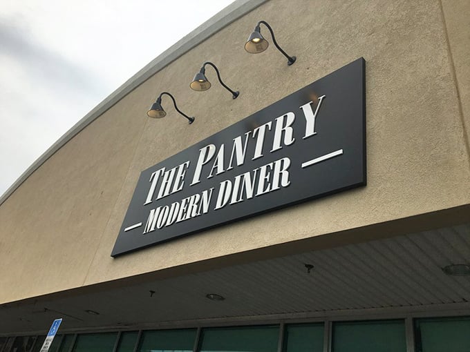 That sign might as well say "Abandon your diet, all ye who enter here" – a beacon of deliciousness in the Florida landscape.