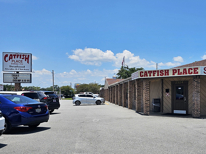 Under the bright Florida sky, this modest storefront has been fulfilling seafood cravings for decades—proof that greatness doesn't require fancy architecture.